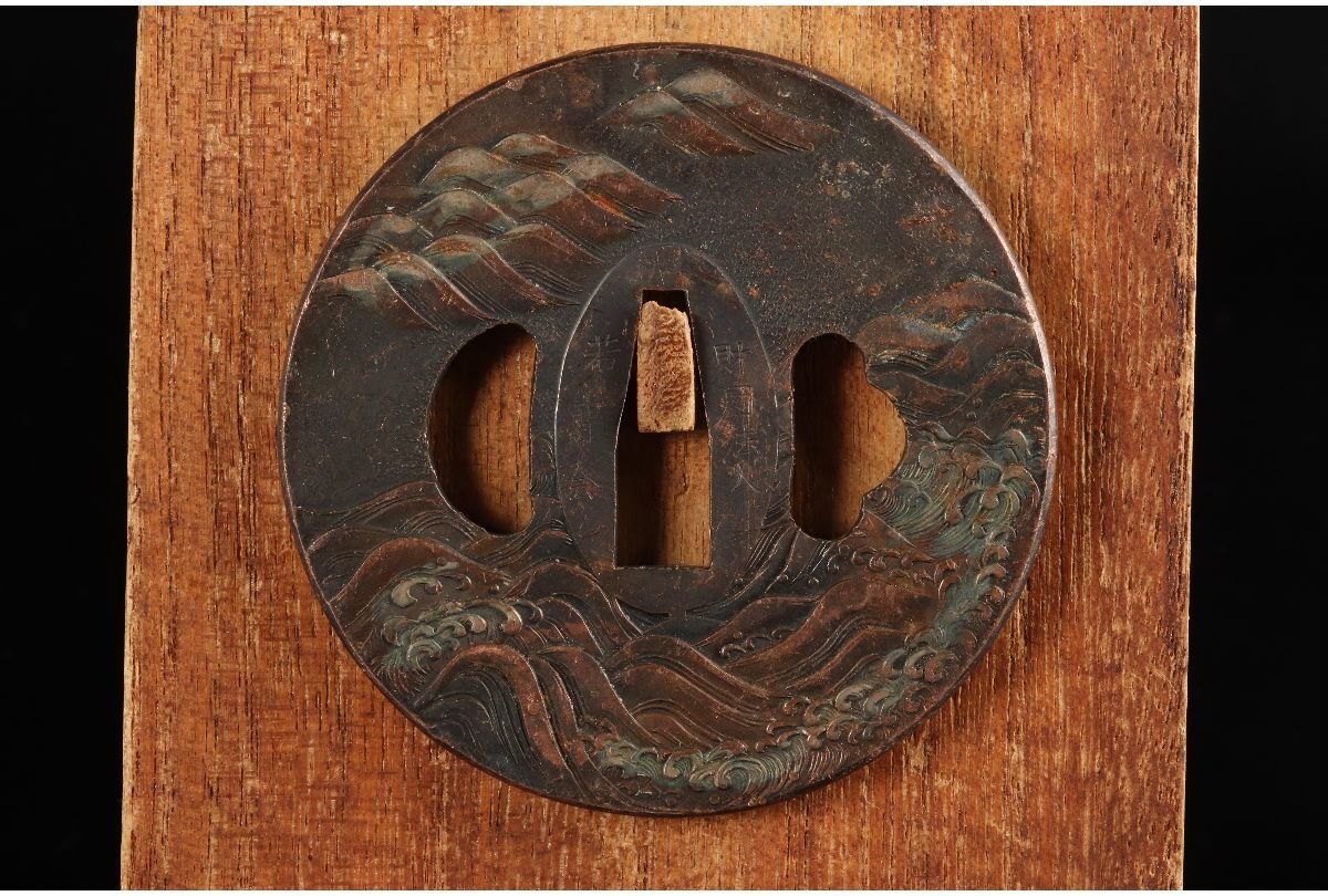 Yahoo!オークション - [URA]刀剣美術/鉄地荒波連山図丸形鍔/約144g/4-8...