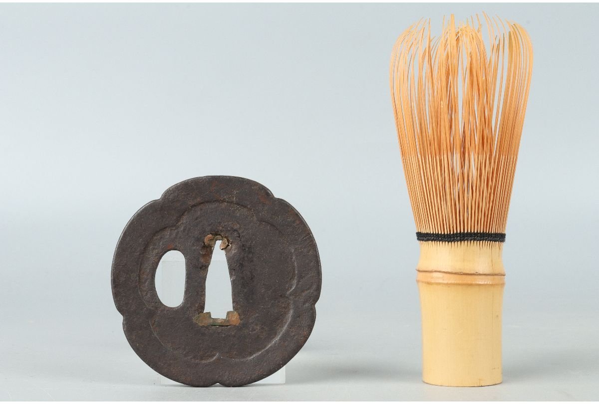 Yahoo!オークション - [URA]刀剣美術/鉄地花形鍔/98g/12-s6-09 (検索)...