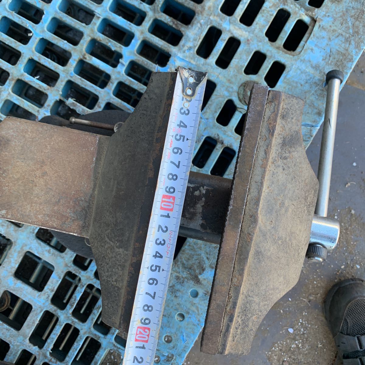 Yahoo!オークション - TRUSCO トラスコ 万力 回転台付 200mm 26kg