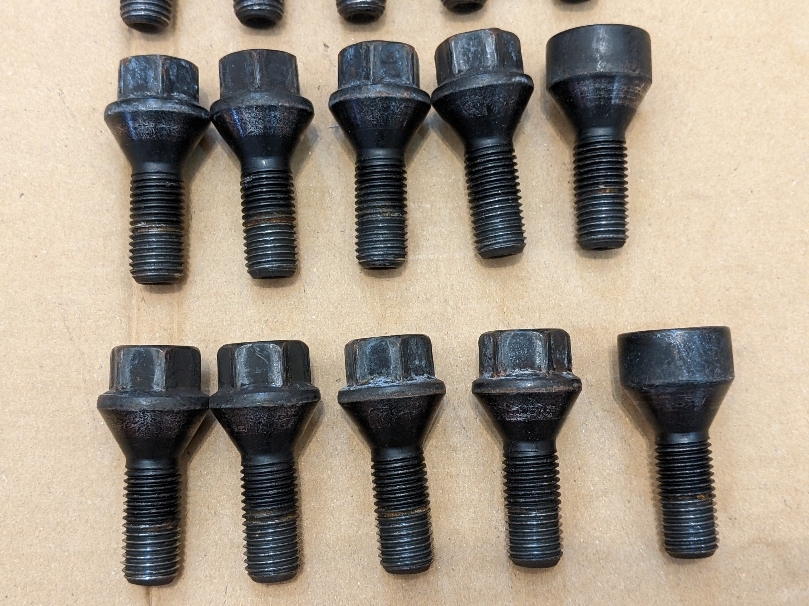 代購代標第一品牌－樂淘letao－BMW ホイールボルト ロックボルト付き 20本 M12 P1.5 首下25mm 60度 送料無料