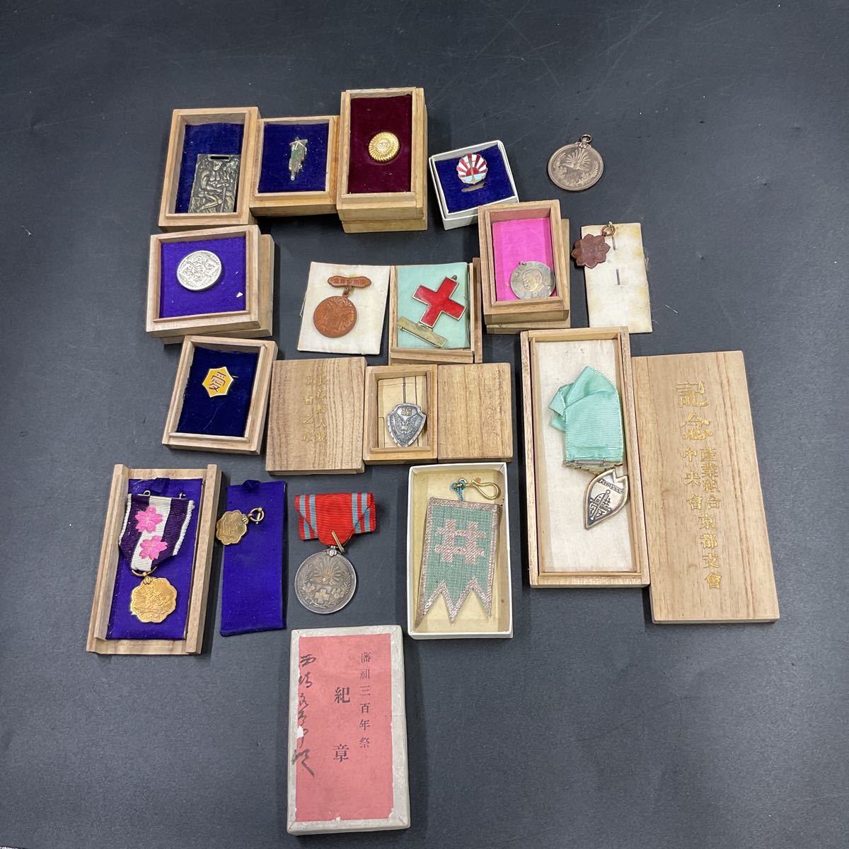 P27/記念章 赤十字 勲章 愛国婦人会 色々 まとめて バッジ バッチ(勲章)｜売買されたオークション情報、yahooの商品情報をアーカイブ公開 - オークファン（aucfan.com）