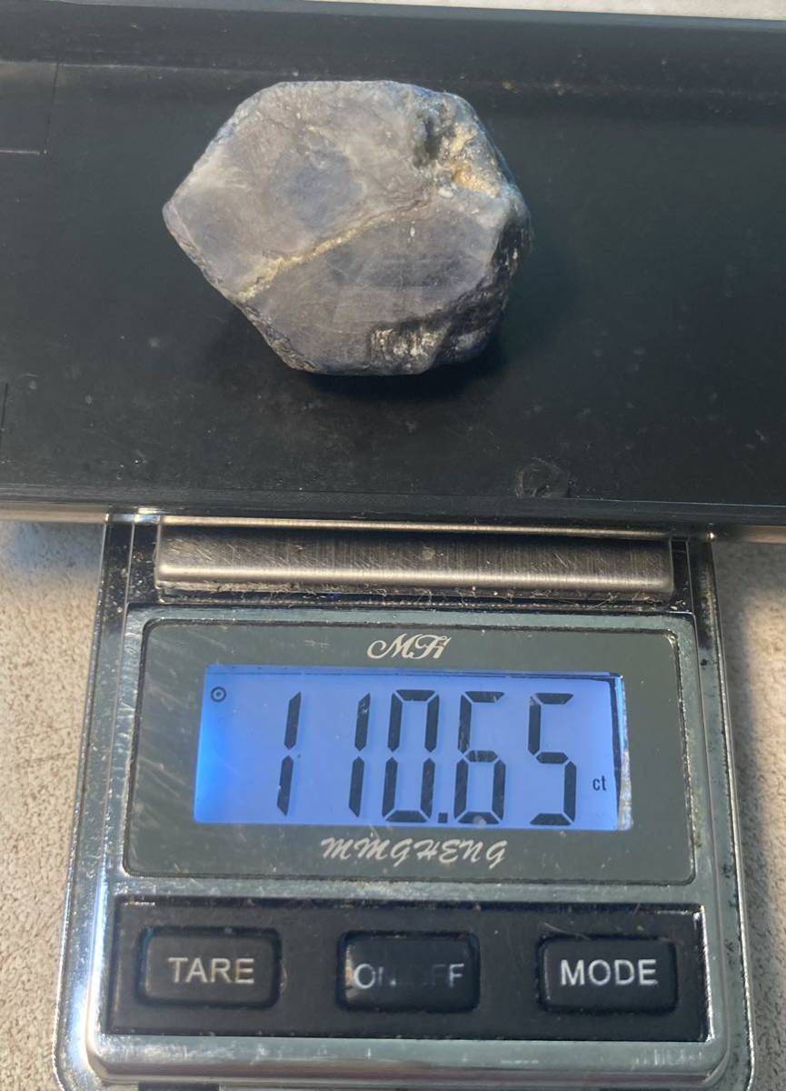 Yahoo!オークション - タンザニア産天然ブルーサファイア原石110.65ct