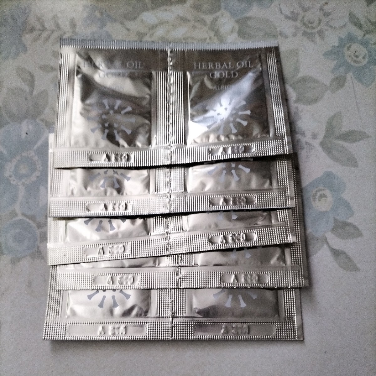 Yahoo!オークション - アルビオン ハーバルオイルゴールド 0.3ml×10 ...