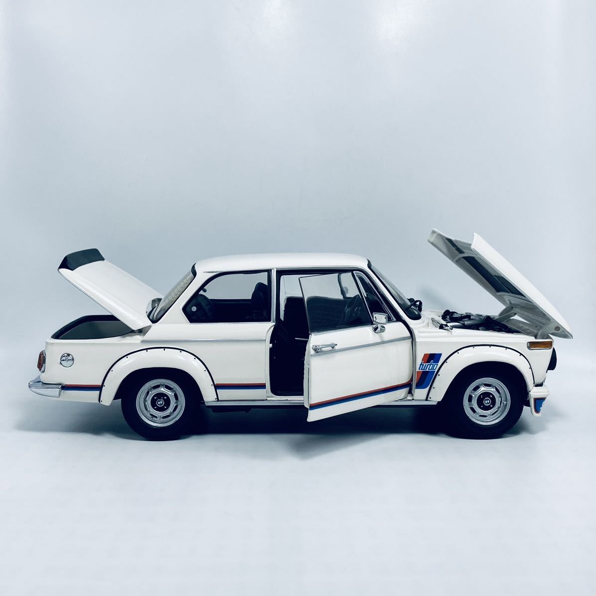 代購代標第一品牌－樂淘letao－ディーラーモデル ビンテージ物 京商 1/18 1973年型 BMW 2002ターボ マルティニストライプ フルギミックモデル