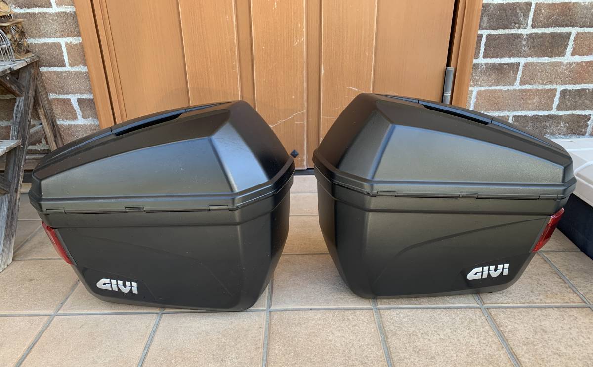 Yahoo!オークション - GIVI サイドケース 左右セット E22 未塗装ブラッ...