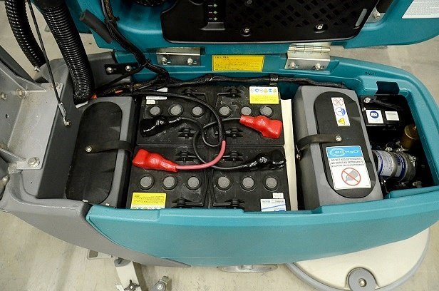 Yahoo!オークション - TENNANT/テナントカンパニー バッテリー式 歩行...