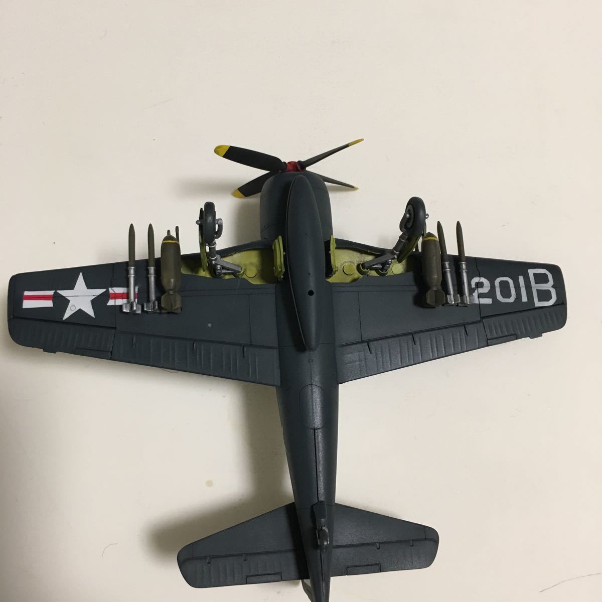 Yahoo!オークション - プラモデル 模型 完成品 1/72 F8F ベアキャット