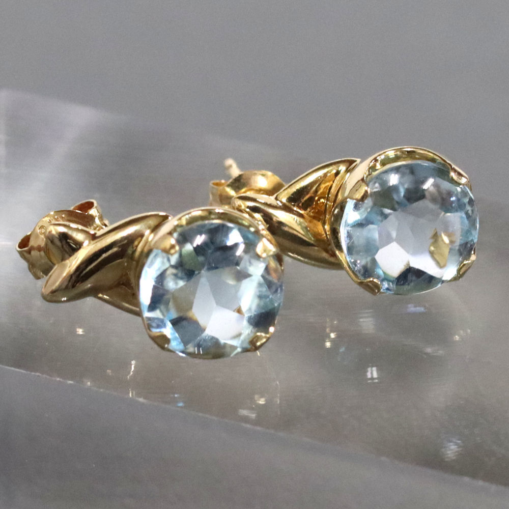 Yahoo!オークション - K18ブルートパーズピアス BT2.50 2.55 4.2g