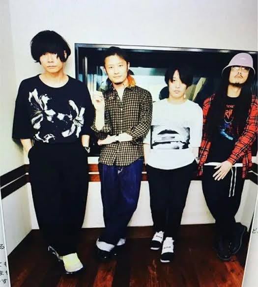 美品】LAD MUSICIAN ラッドミュージシャン Tシャツ 42 花柄 百合 美品】LAD MUSICIAN ラッドミュージシャン Tシャツ 42 花柄 百合