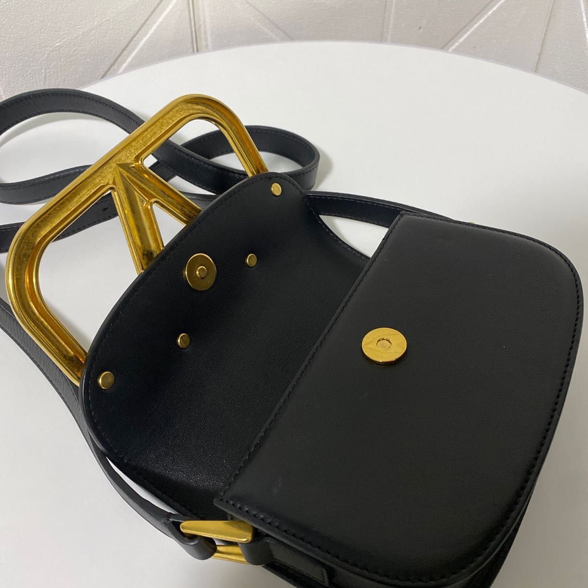 美品 ヴァレンティノガラヴァーニ スーパーVEE ショルダーバッグ 美品 ヴァレンティノガラヴァーニ スーパーVEE ショルダーバッグ