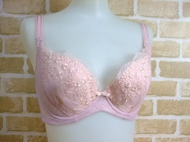 Yahoo!オークション - S3113 Triumph トリンプ ブラジャーE75 ゆうパケ...