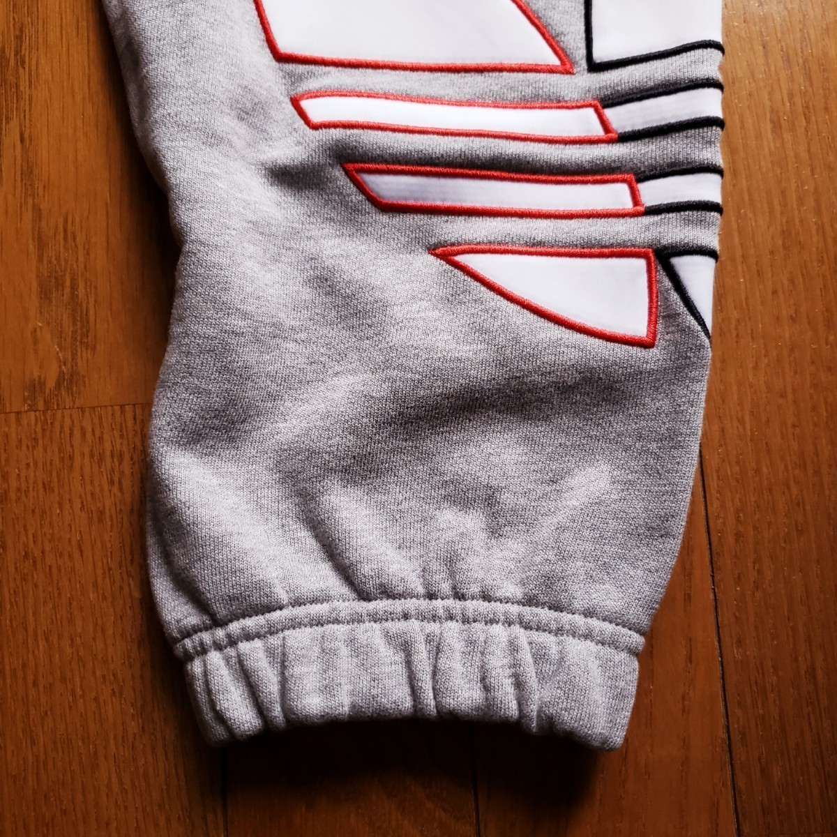 新品】adidas Originals トリコロール セットアップ M パーカー 新品】adidas Originals トリコロール セットアップ M パーカー