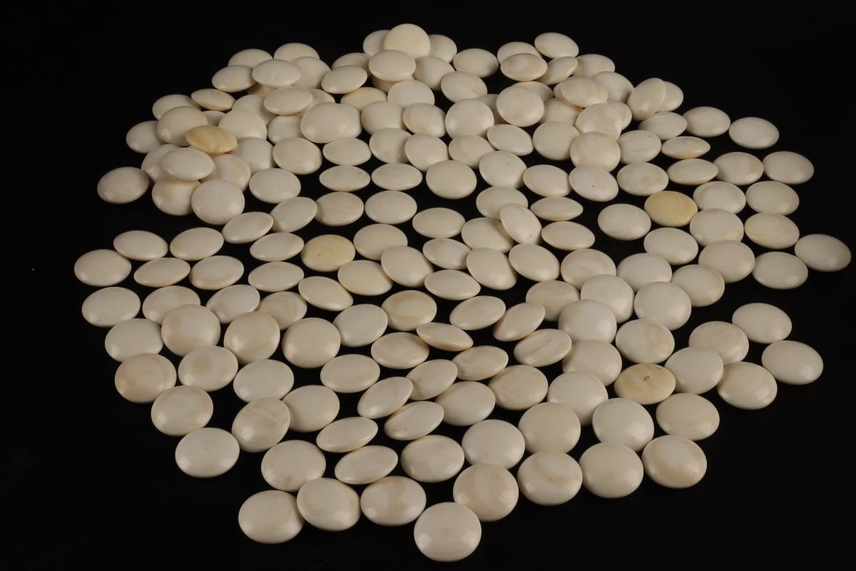 Yahoo!オークション - [URA]天然本蛤・那智黒石31号碁石/B3/9-s8-52