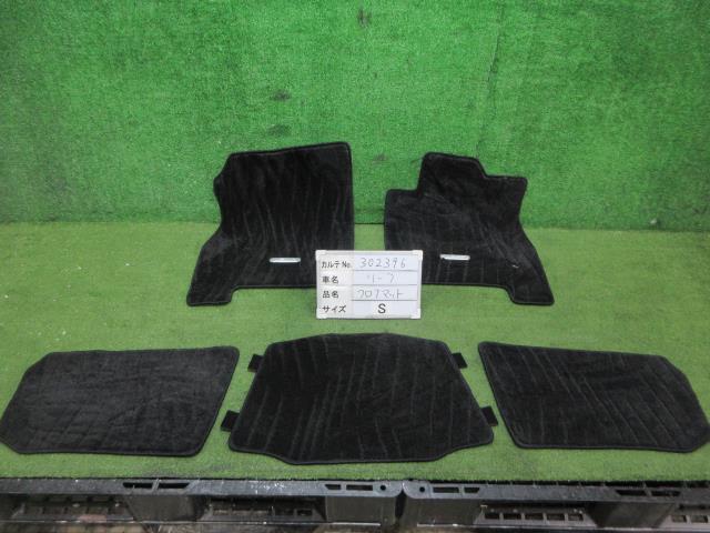 Yahoo!オークション - リーフ ZAA-AZE0 フロアマット