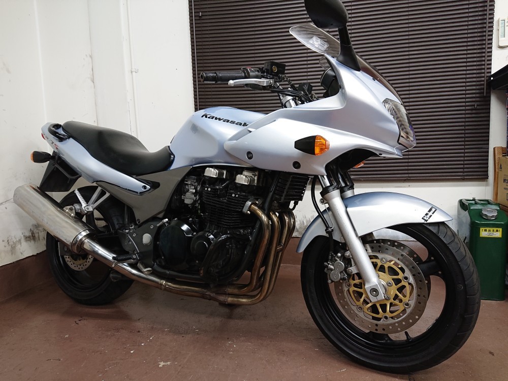 Yahoo!オークション - ZR-7S ZR750F純正ムーンライトシルバー『熟成さ...
