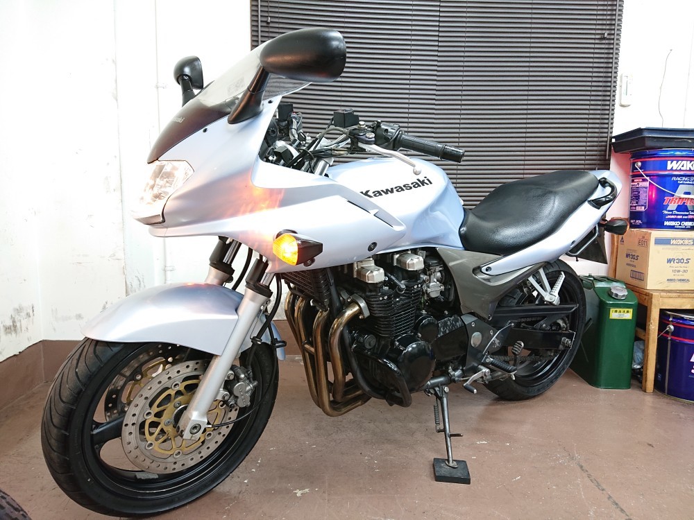Yahoo!オークション - ZR-7S ZR750F純正ムーンライトシルバー『熟成さ...