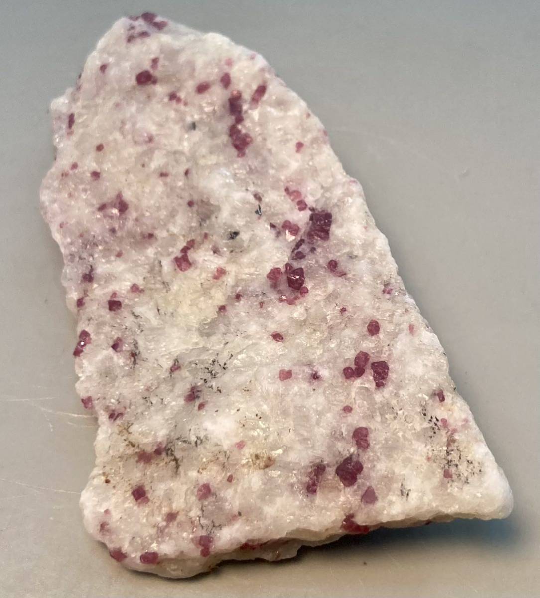 Yahoo!オークション - ミャンマー産天然レッドスピネル原石168g母岩付...