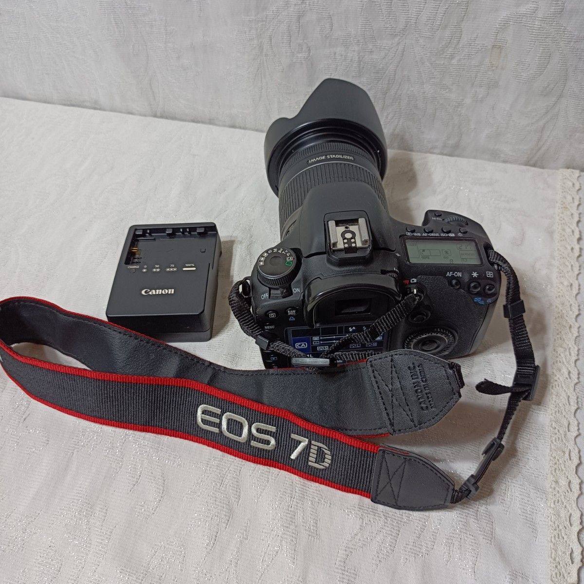 Canon DS126251 一眼レフカメラ キャノン EOS7D 日本製 充電器 Canon DS126251 一眼レフカメラ キャノン EOS7D 日本製 充電器