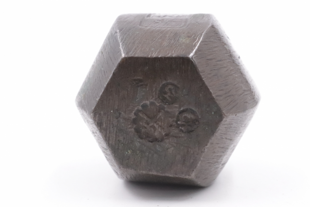 代購代標第一品牌－樂淘letao－【ト長】おもり 錘 分銅 六角形 古銅 守随 昭和 レトロ 天秤 竿ばかり 六角形 216g 骨董 金属工芸 古民具 古民芸 IR000IOB32