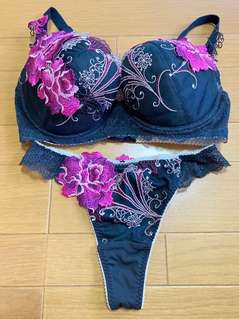 Yahoo!オークション - ワコールサルート 33G カーニバル G65 ソングM B...