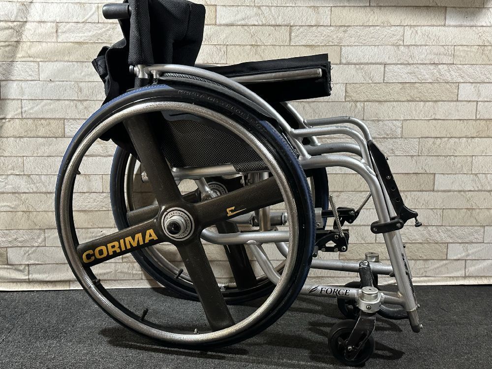 Yahoo!オークション - 16 FORCE 自走式 車いす CORIMA 4バトン カーボ...