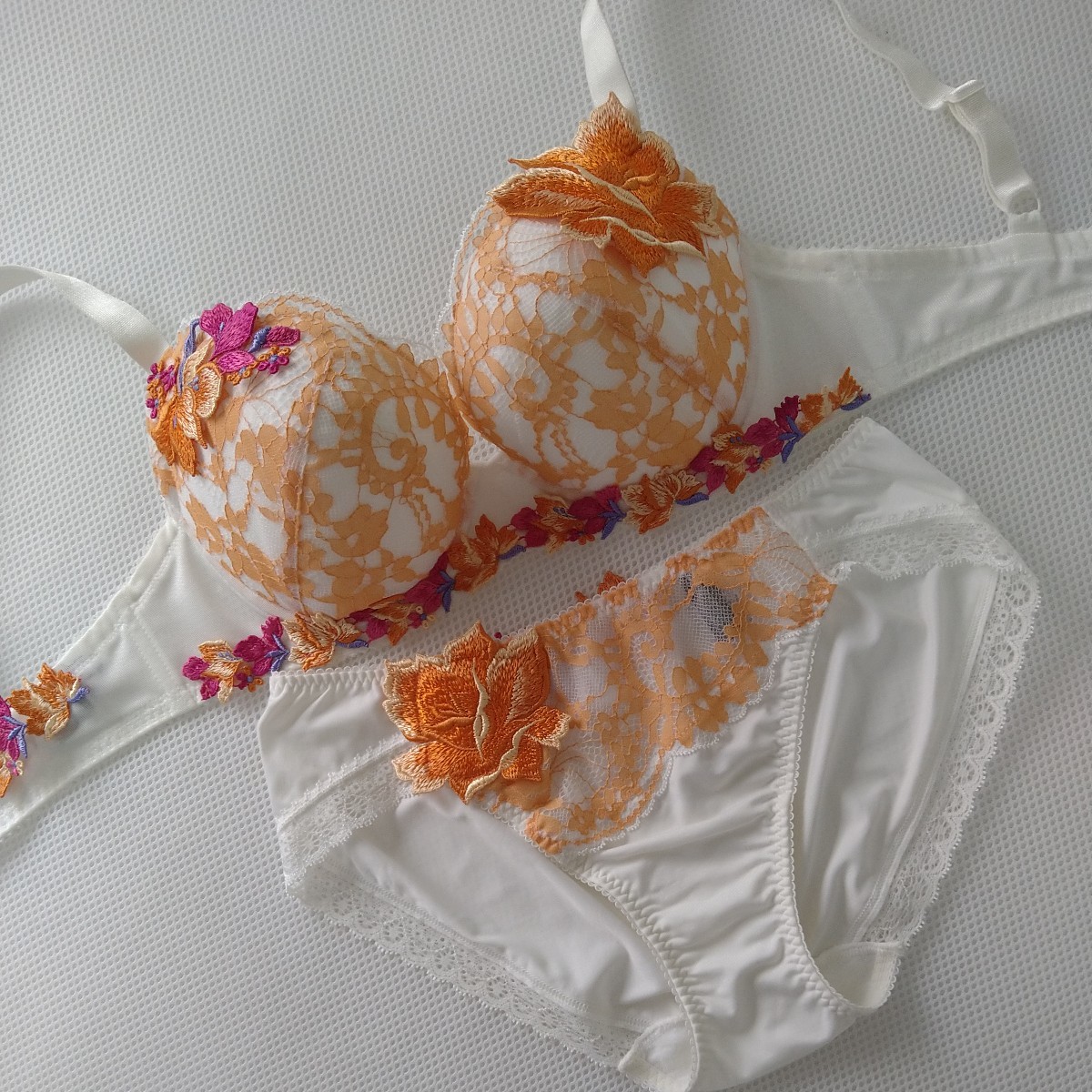 Yahoo!オークション - ワコール サルート 32グループ「恋の手ほどき」