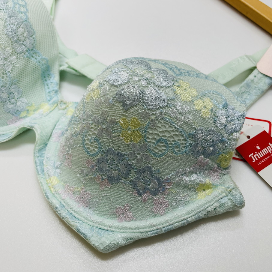 Yahoo!オークション - /E70/ Triumph グリーン系 ブラジャー 恋するブ...