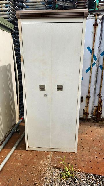 Yahoo!オークション - 【格安スタート 】 INABA イナバ 物置 収納 棚付...