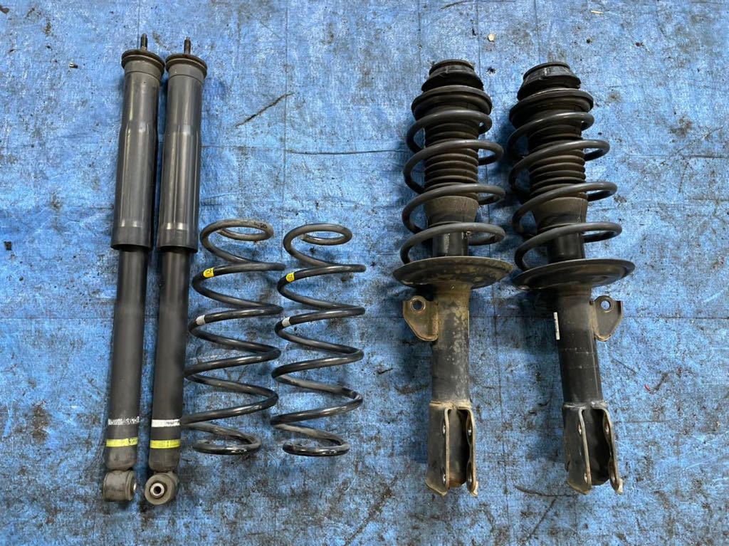 Yahoo!オークション - 54 トヨタ NHP10 アクア 純正 サスペンション シ...