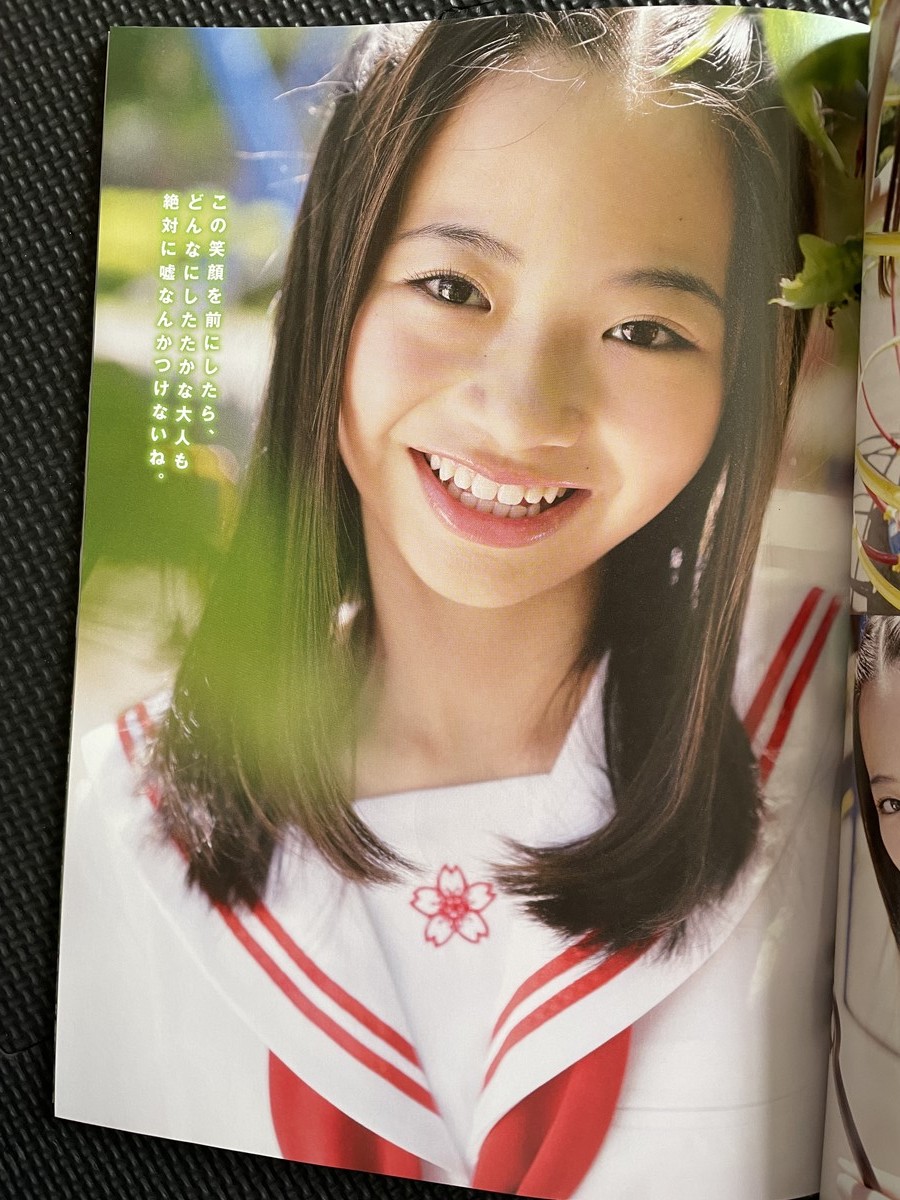 Yahoo!オークション - moecco モエッコ VOL.74 桐沢真奈.月見里愛莉.平...