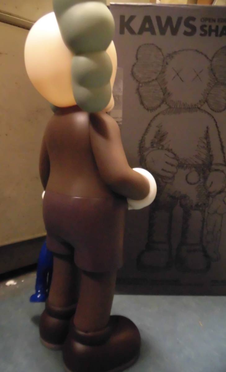 KAWS SHARE BROWN黒 カウズ MEDICOM TOY メディコム トイ 31cmくらい J315(フィギュア)｜売買されたオークション情報、yahooの商品情報をアーカイブ公開 ...