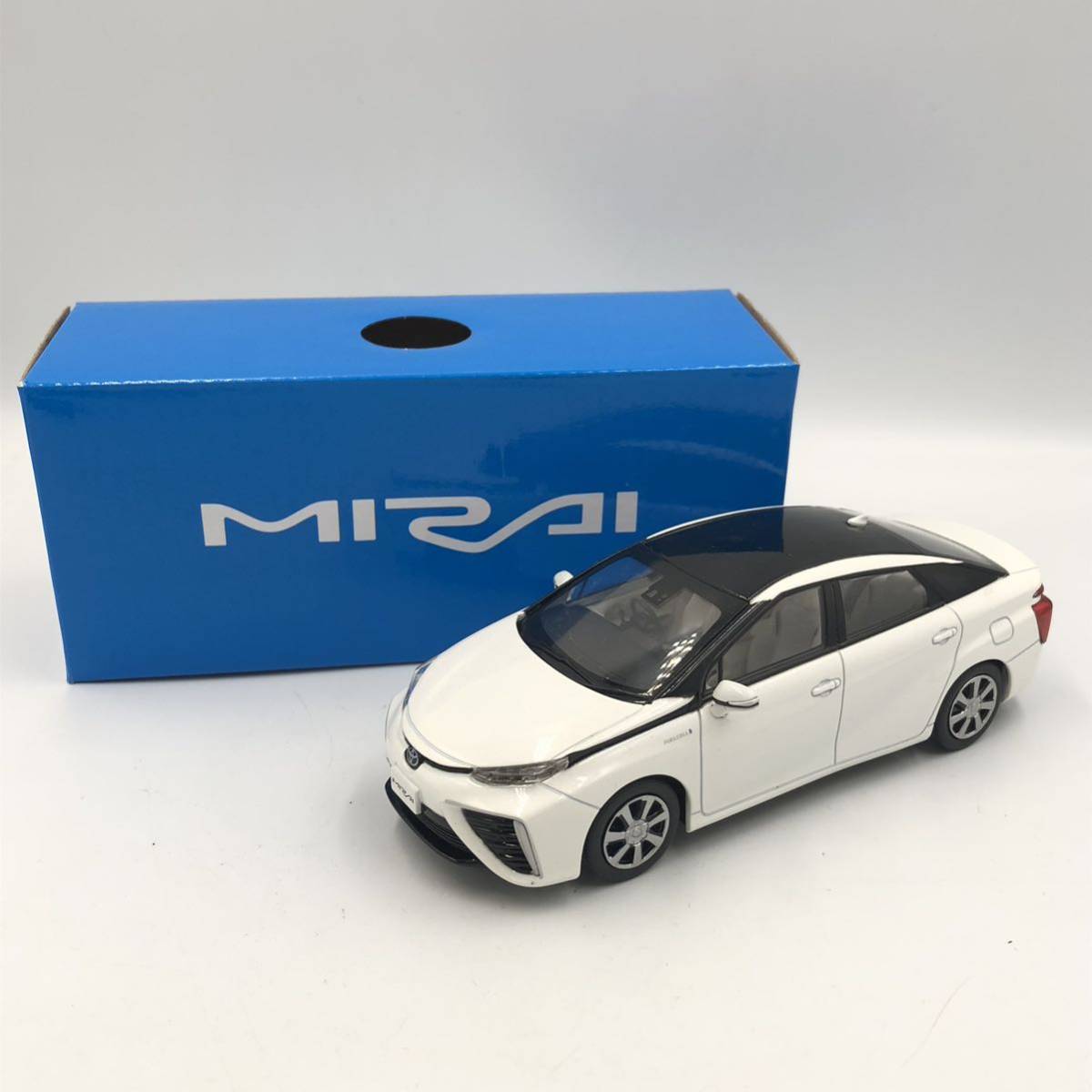 代購代標第一品牌－樂淘letao－9.21AH-D387★トヨタ ミライ ミニカー★TOYOTA MIRAI 1/30スケール ツートーン ホワイトバール クリスタルシャイン CE0 DB0