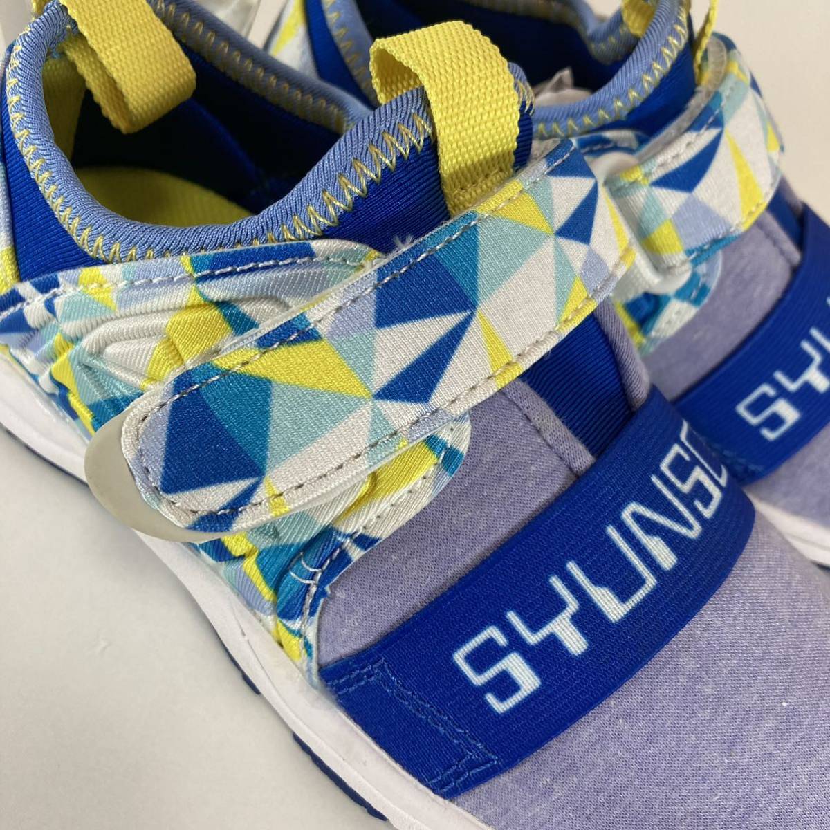 Yahoo!オークション - 新品タグ付き 瞬足 足育シリーズ C-221 ブルー ...