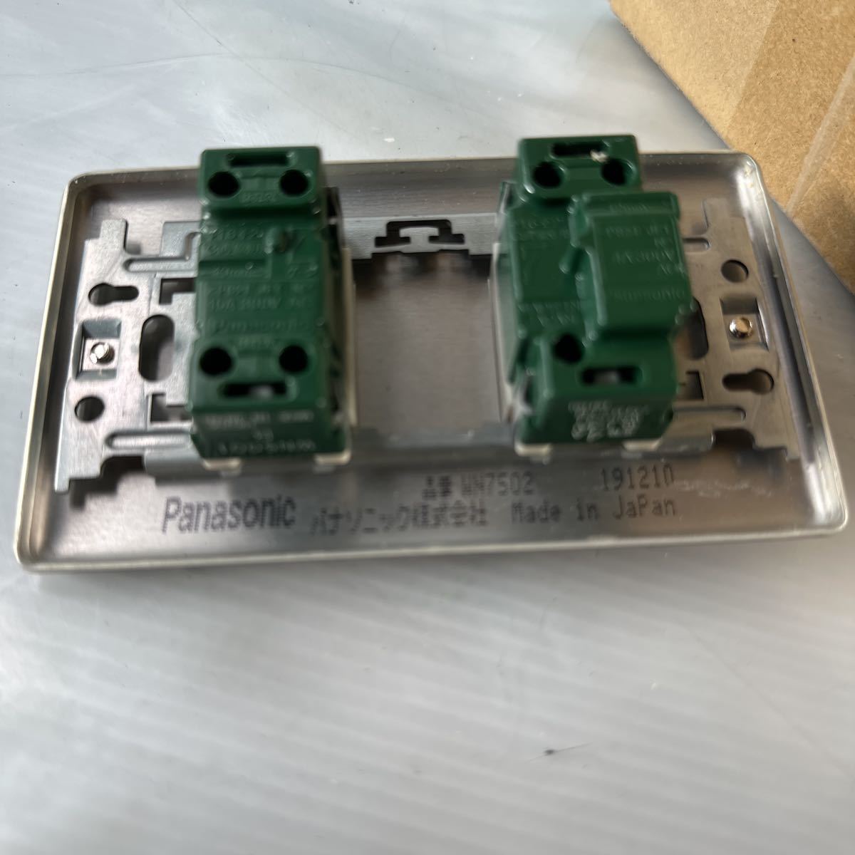 Yahoo!オークション - Panasonic コンセント 24個セット フルカラー ...