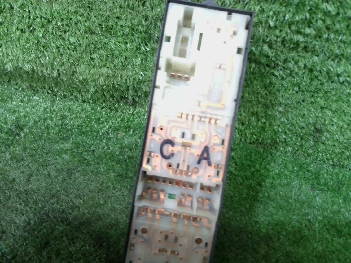 Yahoo!オークション - キューブ DBA-BZ11 パワーウインドウスイッチ 14...