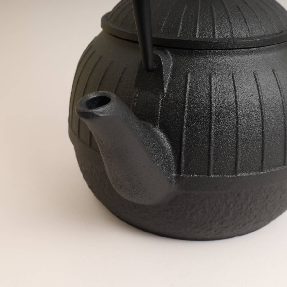 OIGEN 及源 鉄瓶 鉄急須 ケトル 八千草 1.2L 元箱 南部鉄器 照栄堂(鉄瓶)｜売買されたオークション情報、yahooの商品情報をアーカイブ公開 - オークファン（aucfan.com）