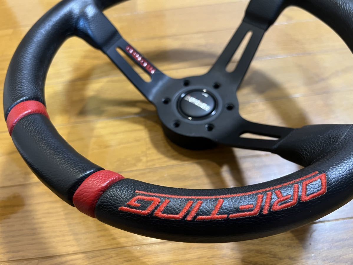 33パイ momo ドリフティング レッド ホーンボタン モモ DRIFTING 正規品 ディープ Z33 Z34 86 JZX100 S14 S15 180SX ジムニー VAB ドリフト ...