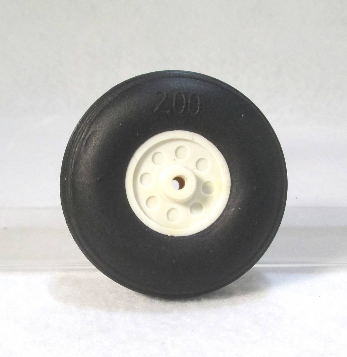 RGK 軽量スケール スポンジタイヤ 50mm x 17mm 2個 飛行機 電動 エンジン ランディングギヤ(パーツ)｜売買されたオークション情報、yahooの商品情報をアーカイブ公開 ...