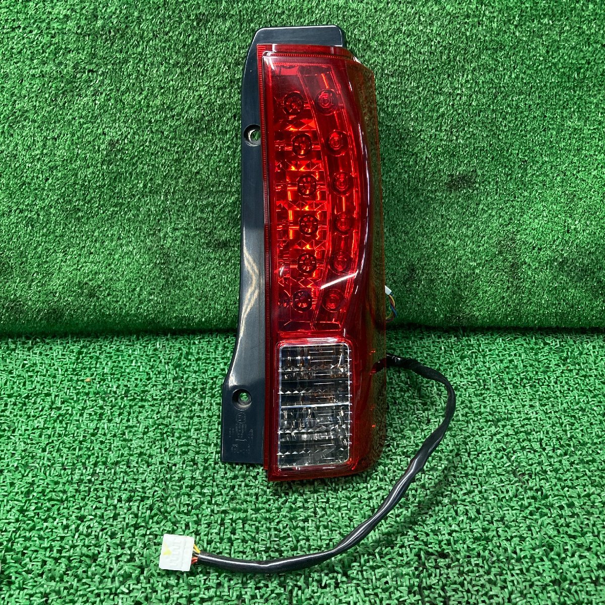 Yahoo!オークション - オッティ E H92W 右 テールランプ テールライト...