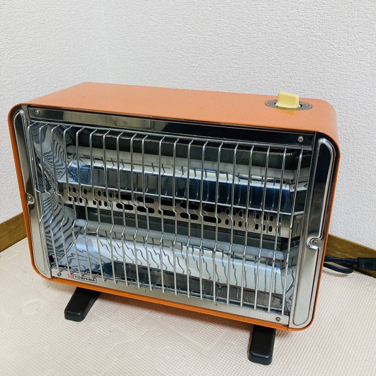 昭和レトロ TOSHIBA 東芝 電気温風ストーブ SF-825T /Y111-16(電気ヒーター一般)｜売買されたオークション情報、yahooの商品情報をアーカイブ公開 - オークファン ...