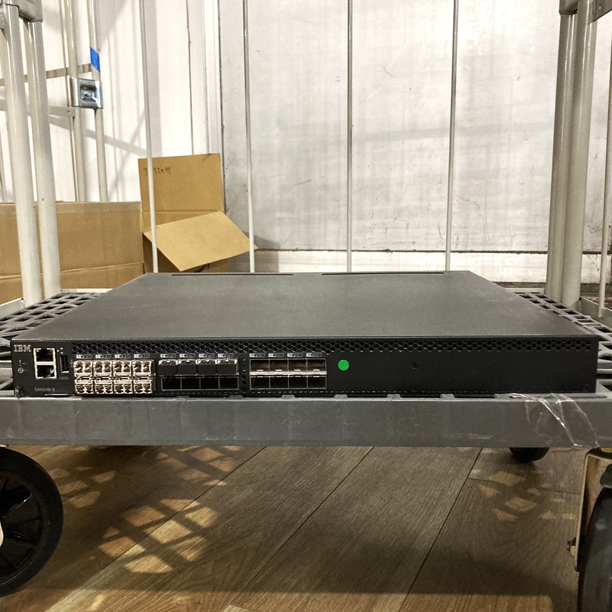 Yahoo!オークション - IB02【通電OK】IBM SAN24B-5 Type 2498-F24 ファ...