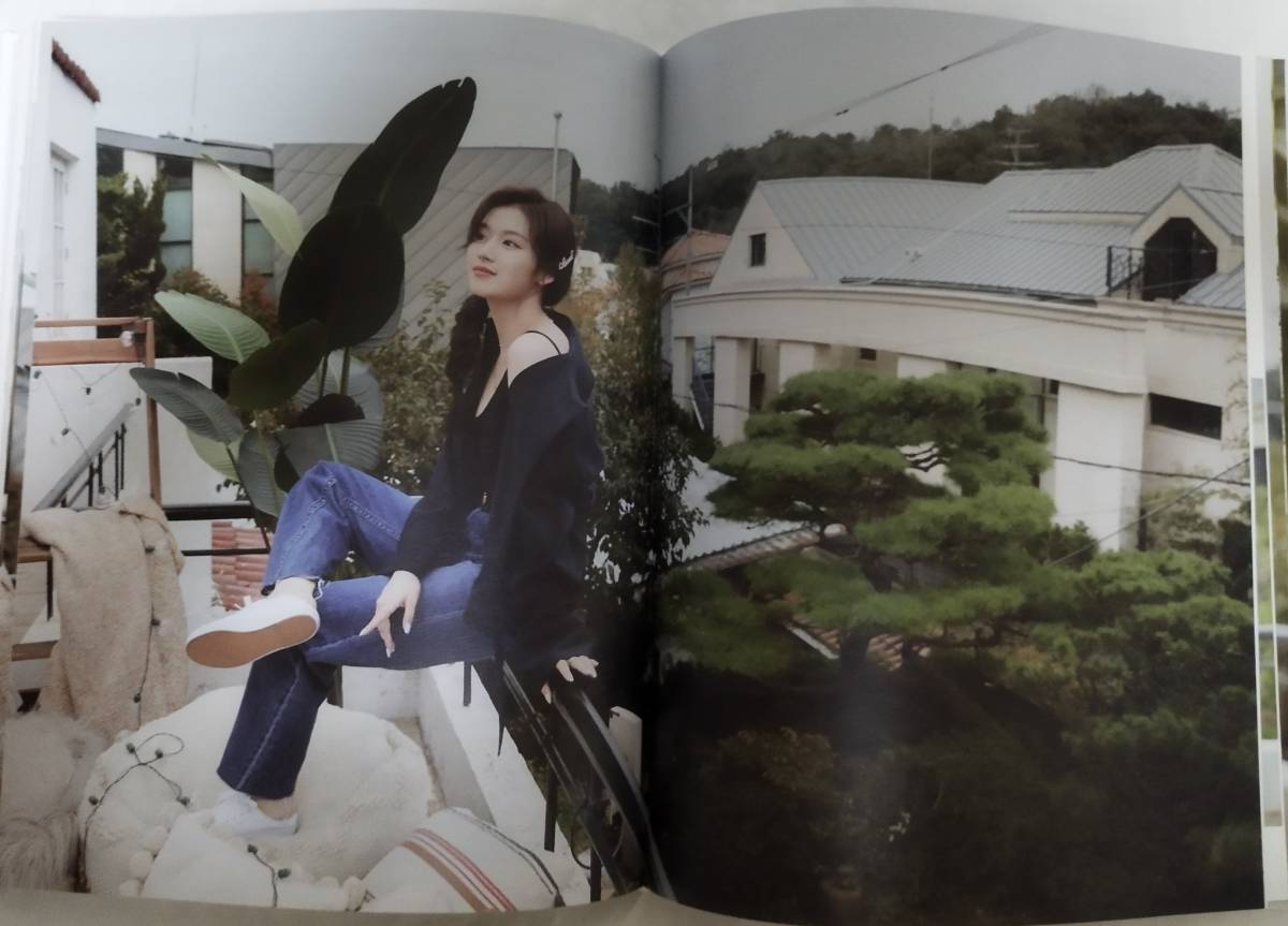 Yahoo!オークション - 格安 2冊セット TWICE サナ写真集 「 Yes I am S...