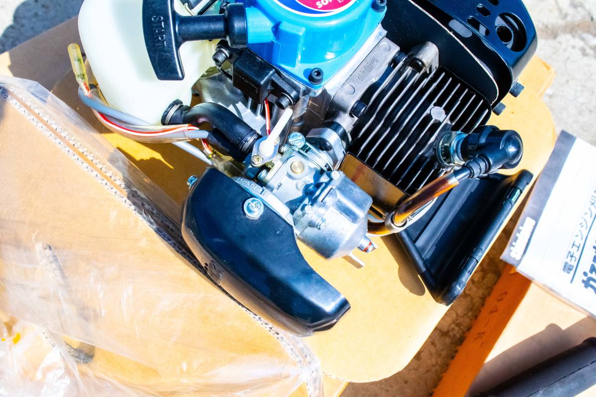 Yahoo!オークション - 埼玉発 【未使用品】新ダイワ 刈払機 R35F-2B プ...