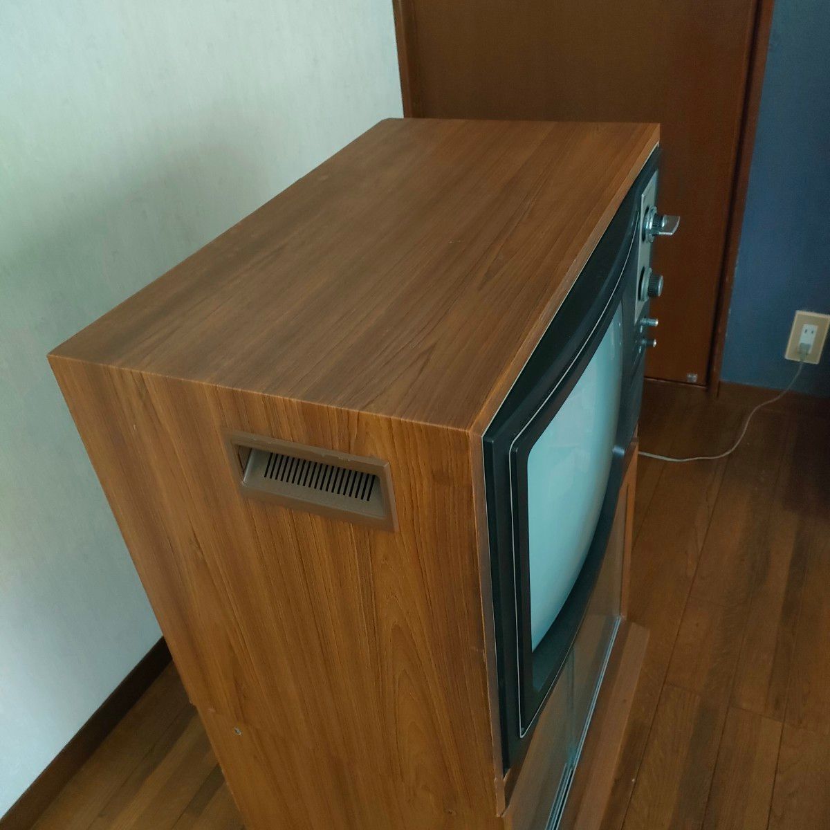 東芝 18インチ ブラウン管 カラーテレビ ブライトロン 昭和 東芝 18インチ ブラウン管 カラーテレビ ブライトロン 昭和