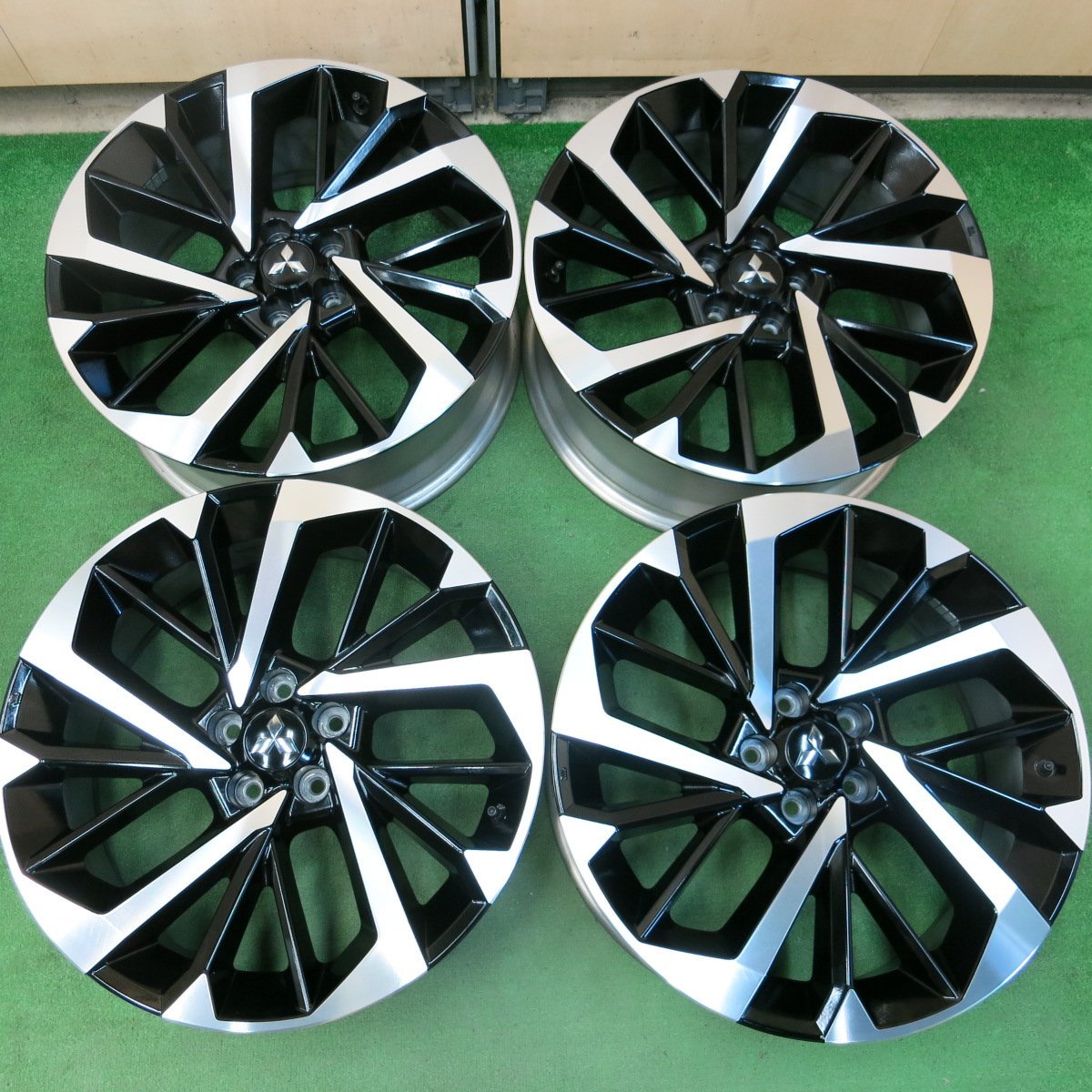キレイ 三菱 アウトランダー PHEV 純正 ホイール 20インチ 20×8J PCD114.3/5H(5穴)｜売買されたオークション情報、yahooの商品情報をアーカイブ公開 ...