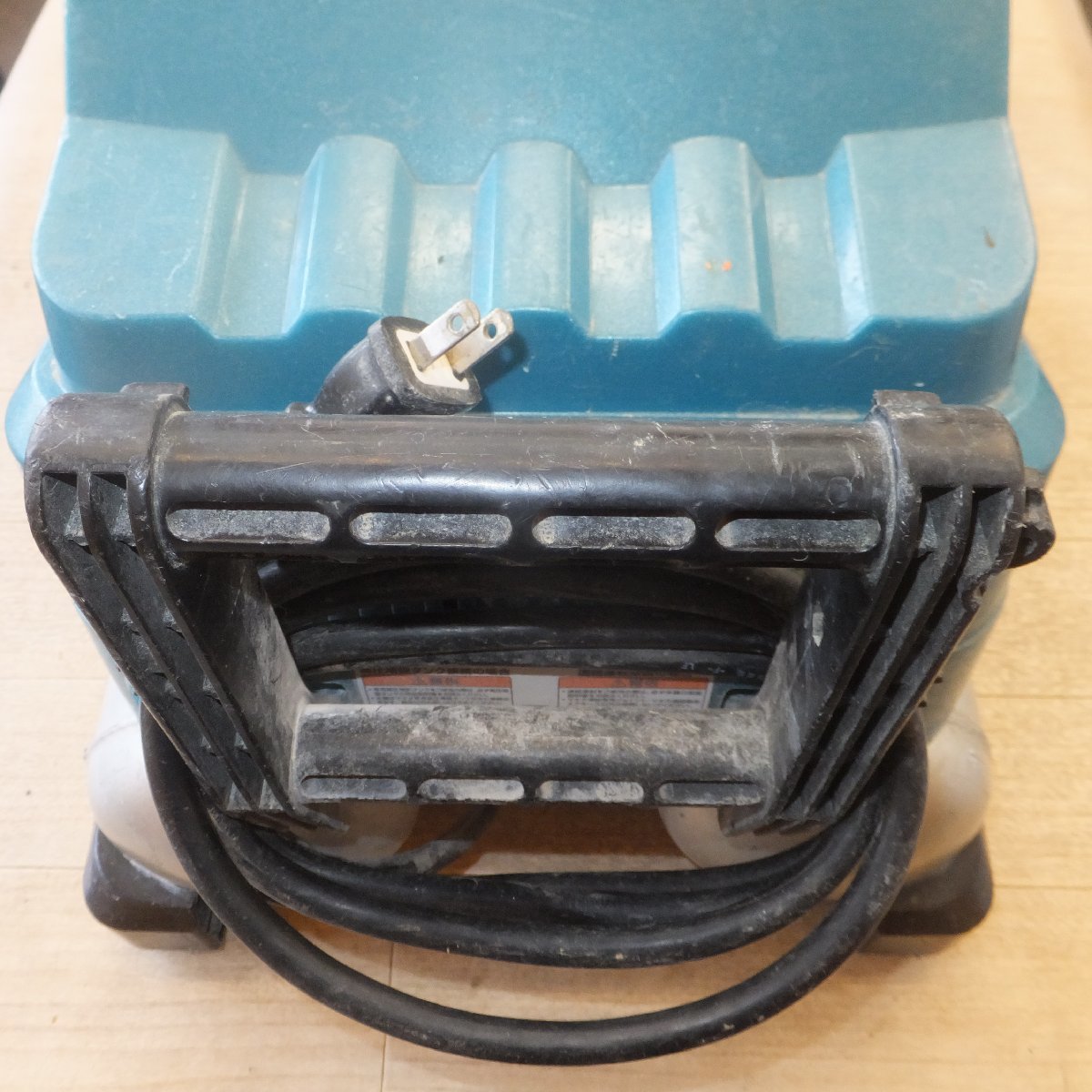 岐阜発 マキタ makita エアコンプレッサ AC461XLH 11L 1200h 高耐久 AC100V 50/60Hz(コンプレッサー)｜売買されたオークション情報、yahooの商品情報を ...