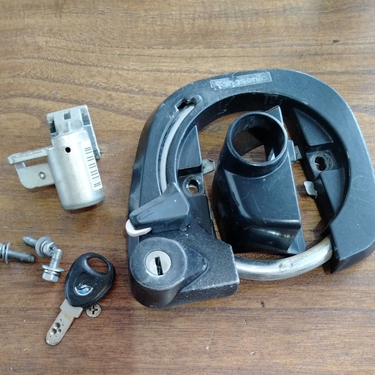 電動アシスト自転車 バッテリー鍵 馬蹄錠セット 合鍵 スペアキー 電動アシスト自転車 バッテリー鍵 馬蹄錠セット 合鍵 スペアキー
