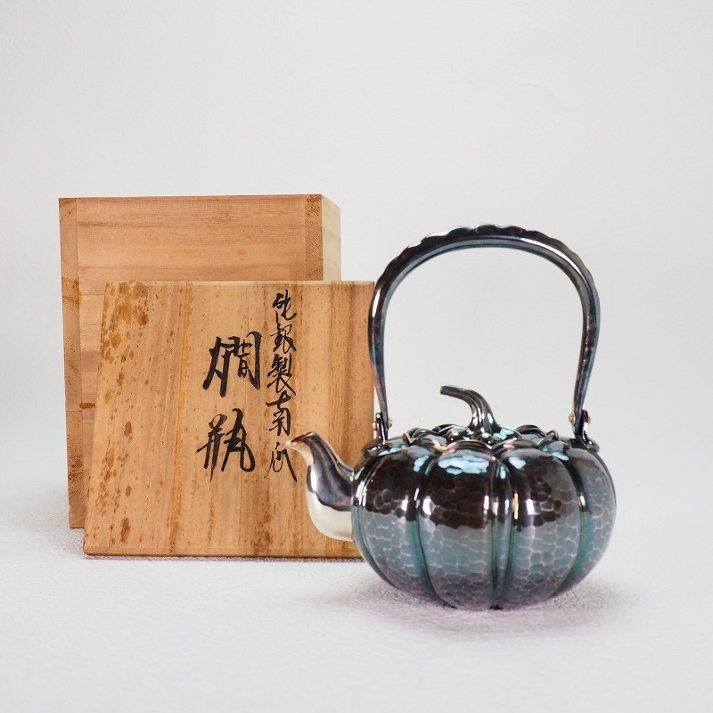 Yahoo!オークション - 005 純銀 銀瓶 松栄堂 南瓜 燗瓶 銘有 共箱 428g...