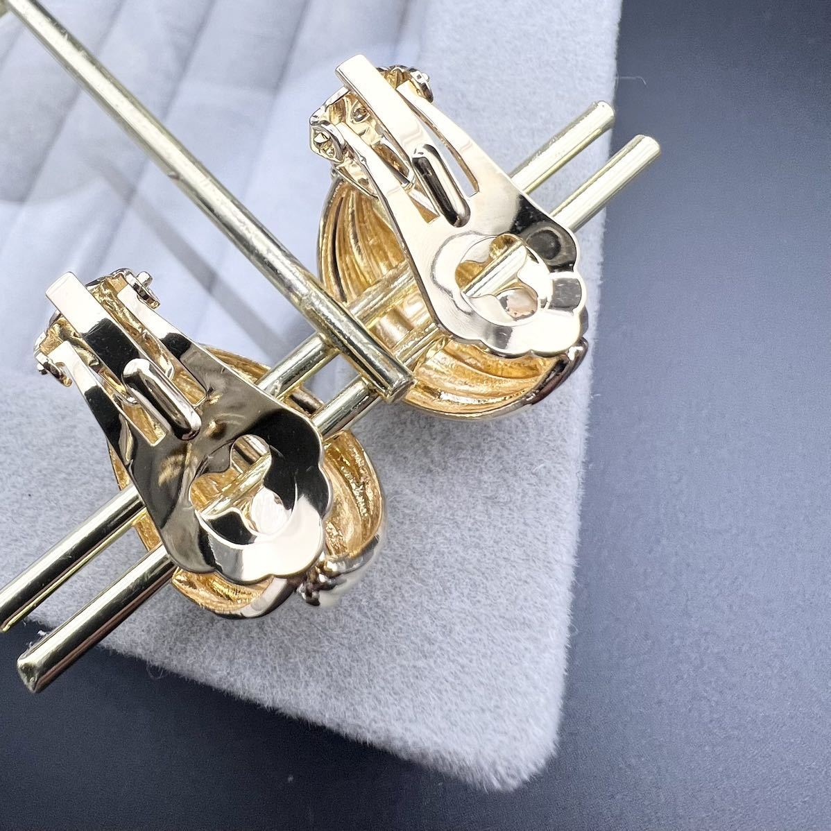 美品】PIERRE BALMAIN ピエールバルマン イヤリング ゴールド 美品】PIERRE BALMAIN ピエールバルマン イヤリング ゴールド