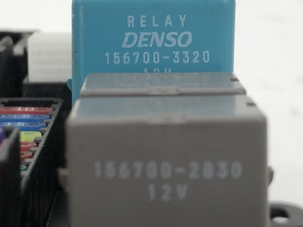 _b153731 ダイハツ ムーヴコンテ カスタムX L575S ヒューズボックス 室内側 89221-B2051 156700-3320 L585S トヨタ ピクシススペース L575A ...